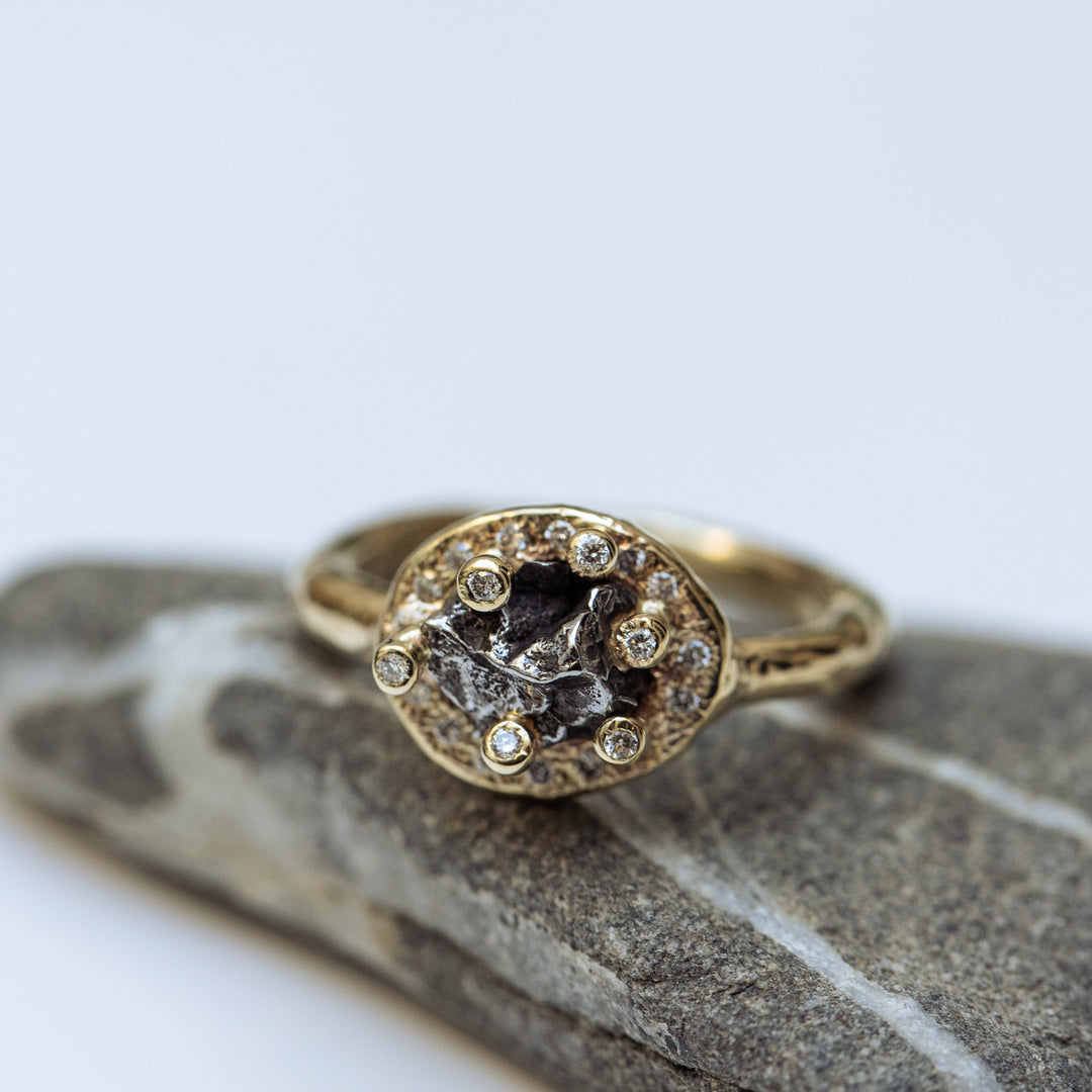 Raw space ring with meteorite and diamonds – Kwintner