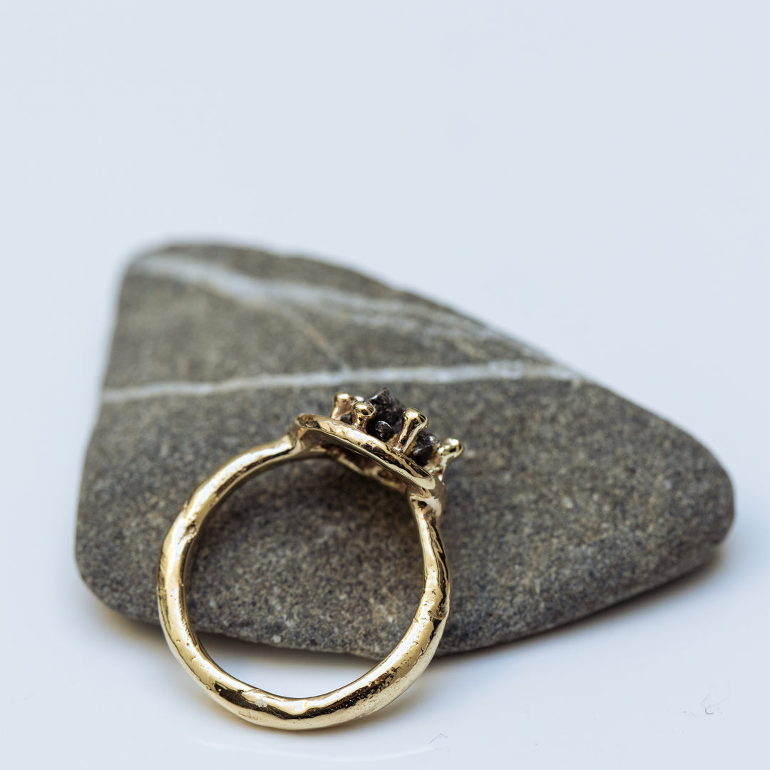 Raw space ring with meteorite and diamonds – Kwintner